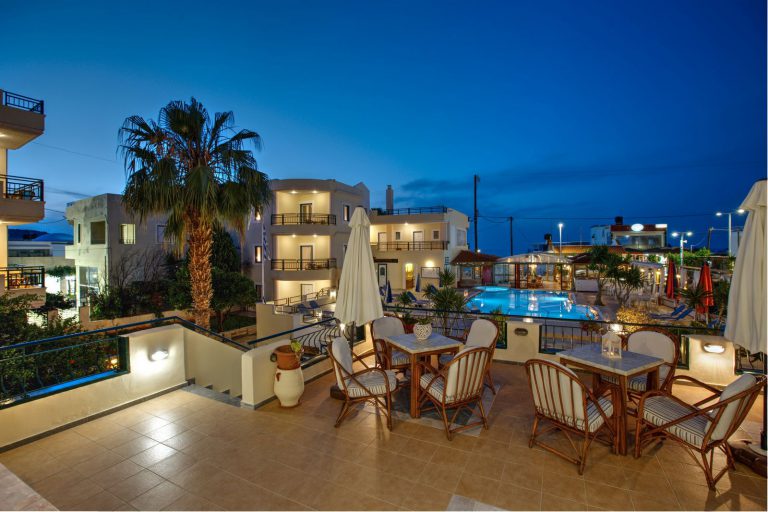 Panorama Hotel and Apartments in the center of Stalis - Crete